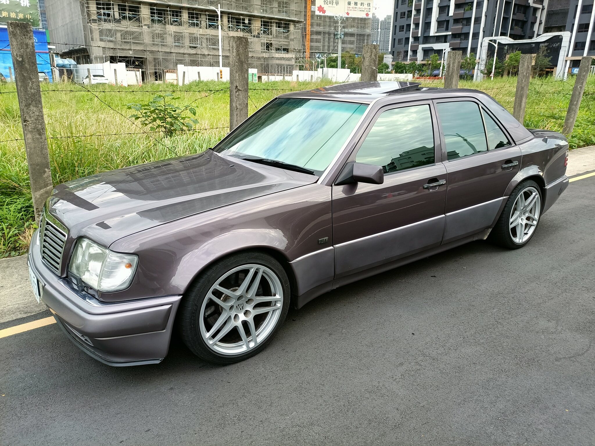 Mercedes-Benz 500E - Motor89
