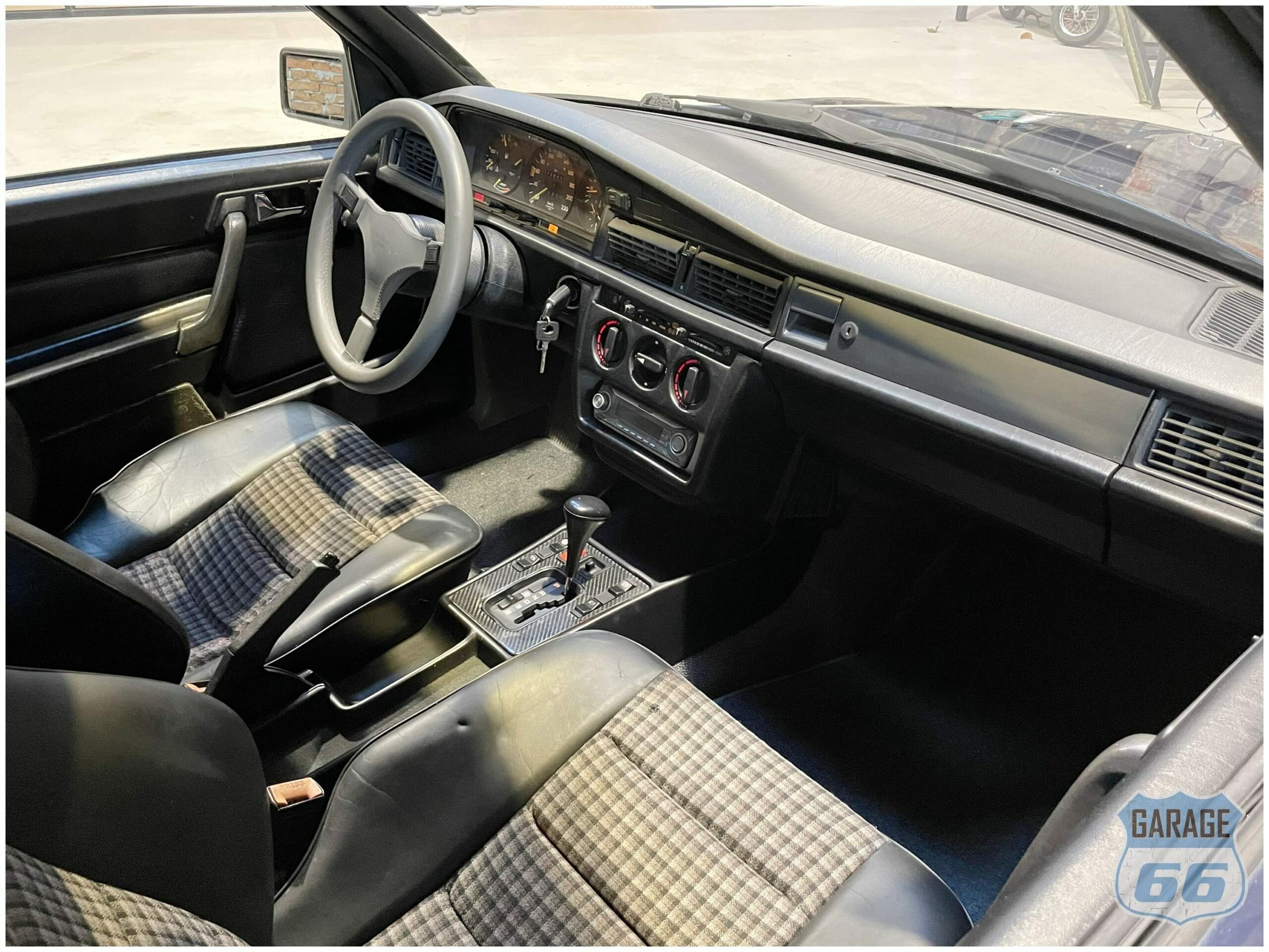 Mercedes-Benz W201 - Motor89