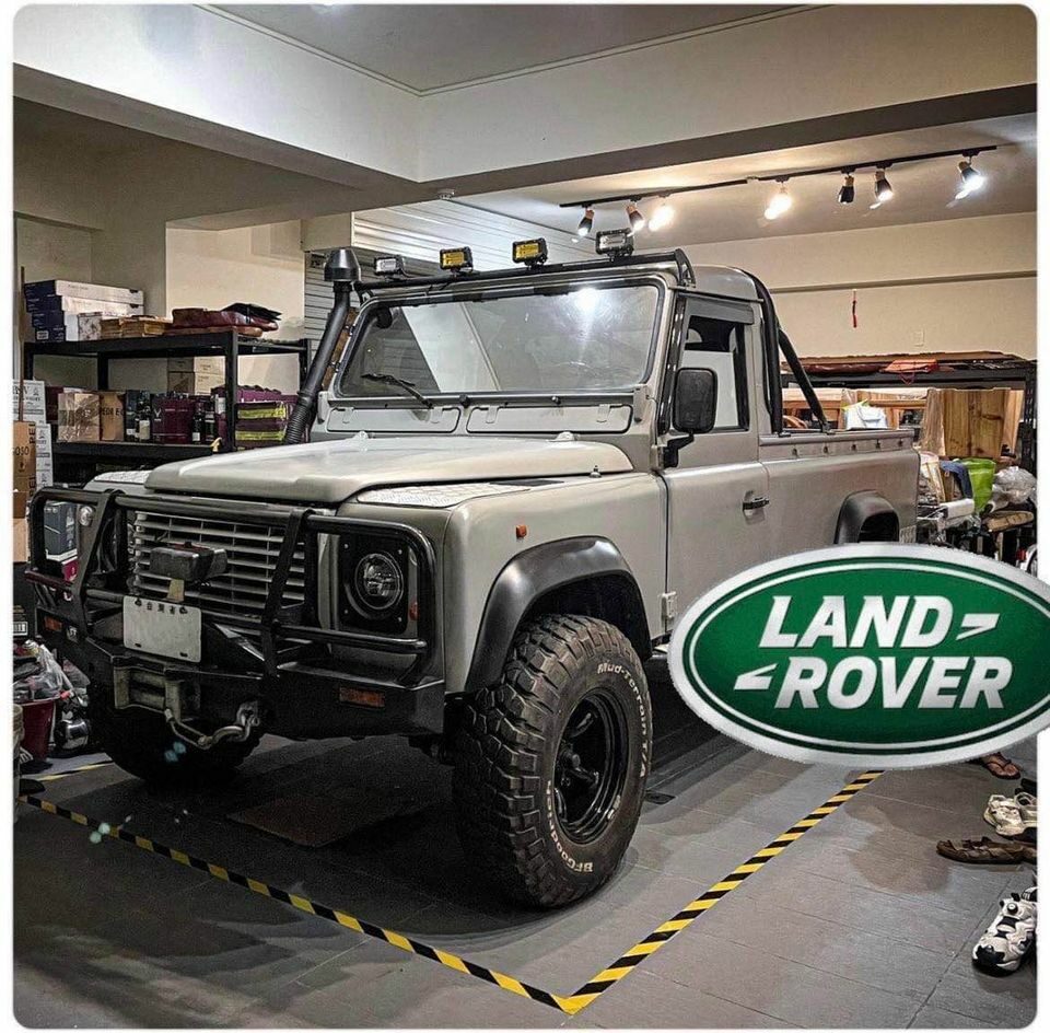 Land Rover Defender 110 Pickup - Motor89