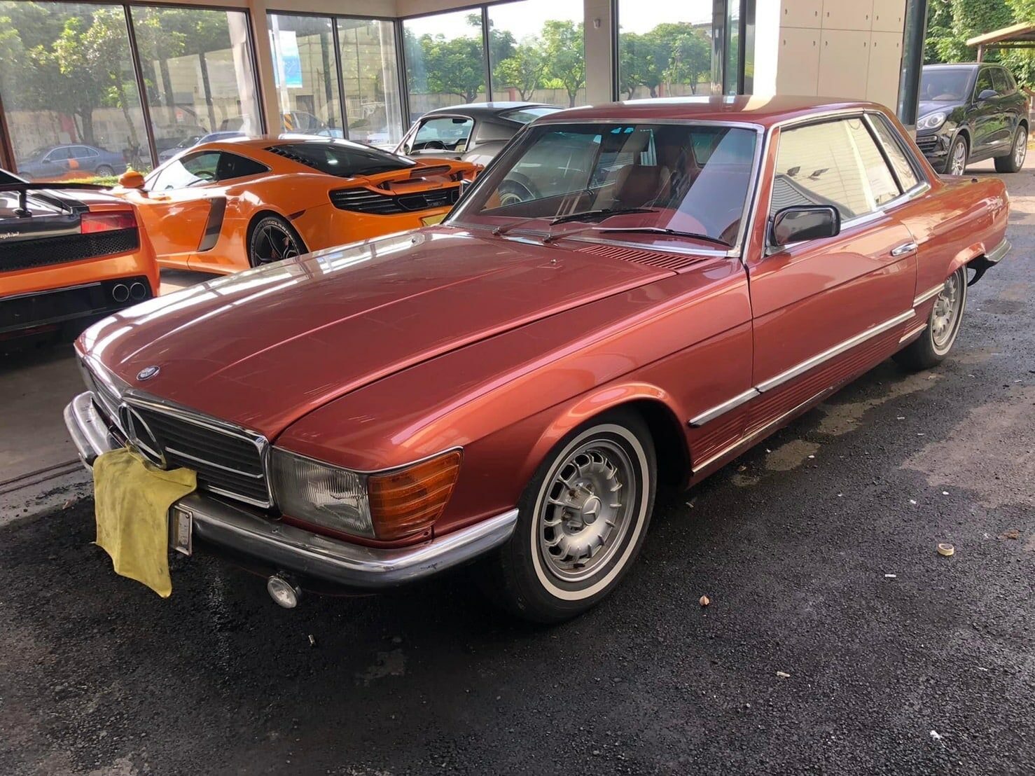 Mercedes-Benz R107 - Motor89